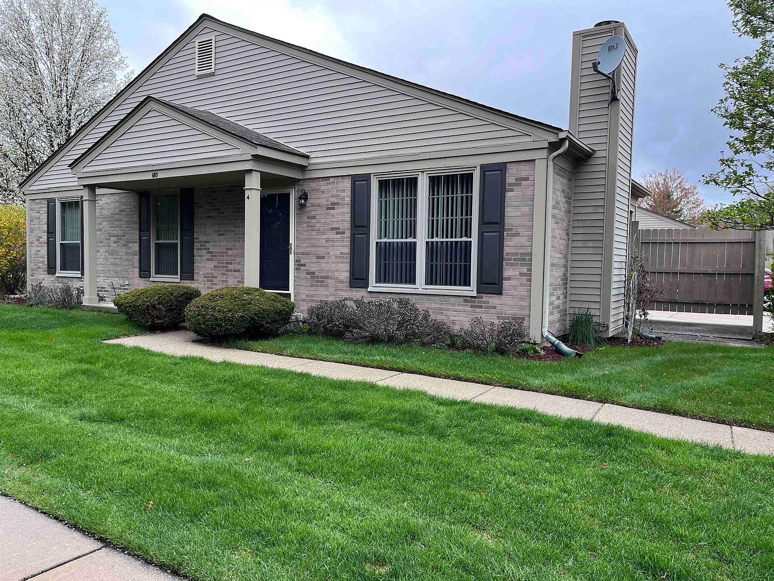 180 Pine Tree Ridge Dr UNIT 4, Waterford, MI 48327 | Zillow