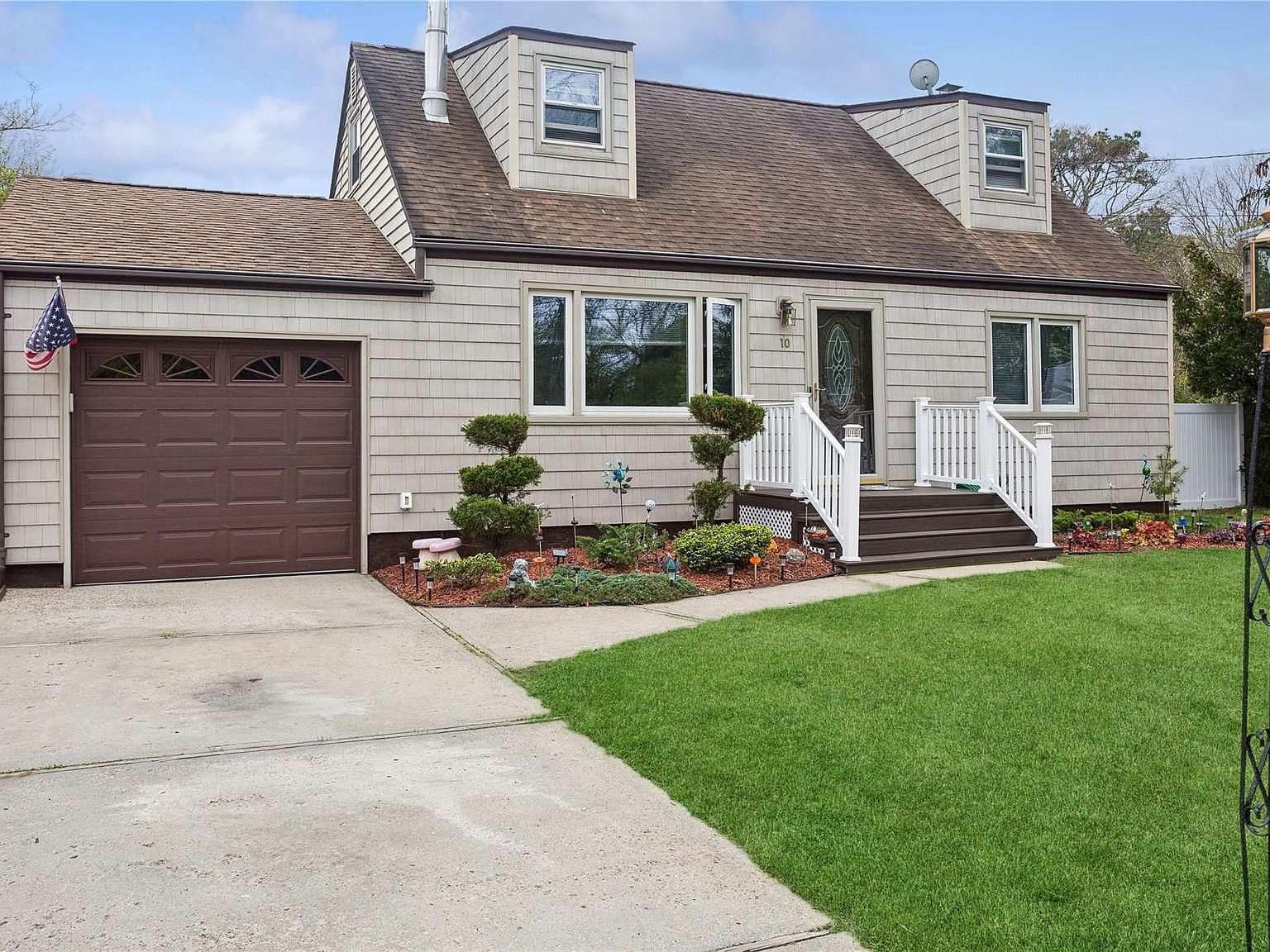 10 Laura Drive, Centereach, NY 11720 | Zillow