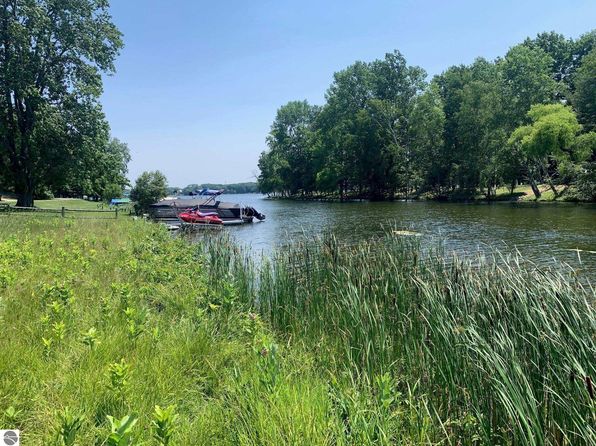 Waterfront - Lake Isabella MI Waterfront Homes For Sale - 14 Homes | Zillow
