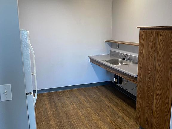 414 Watson St # 1B1B, Pratt, KS 67124 | Zillow