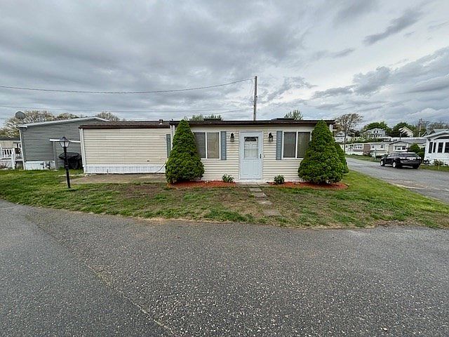 56 Dots Ln, Onset, MA 02558 | Zillow