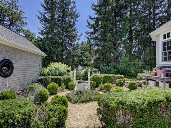 2272 Redding Rd, Fairfield, CT 06824 | Zillow