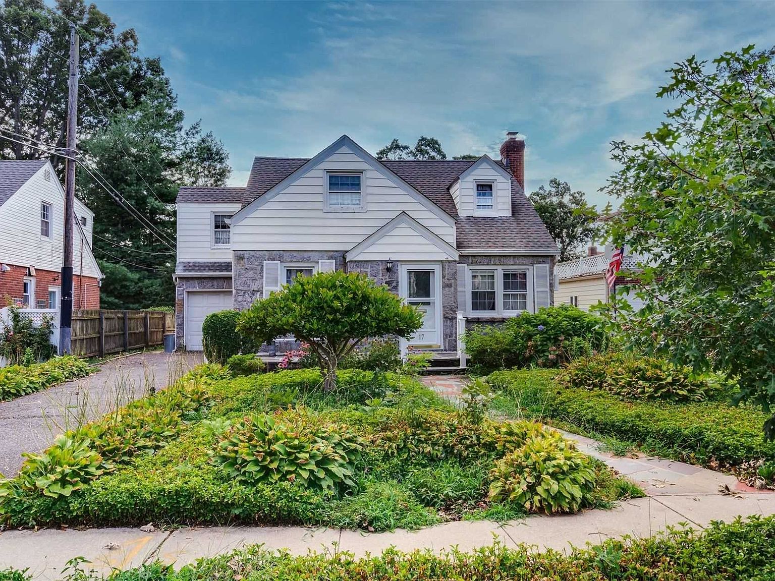 17 Willow Rd, New Hyde Park, NY 11040 | Zillow