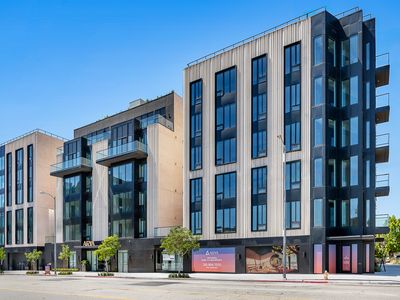 R2 by CLG - 4133 Redwood Ave Los Angeles CA | Zillow