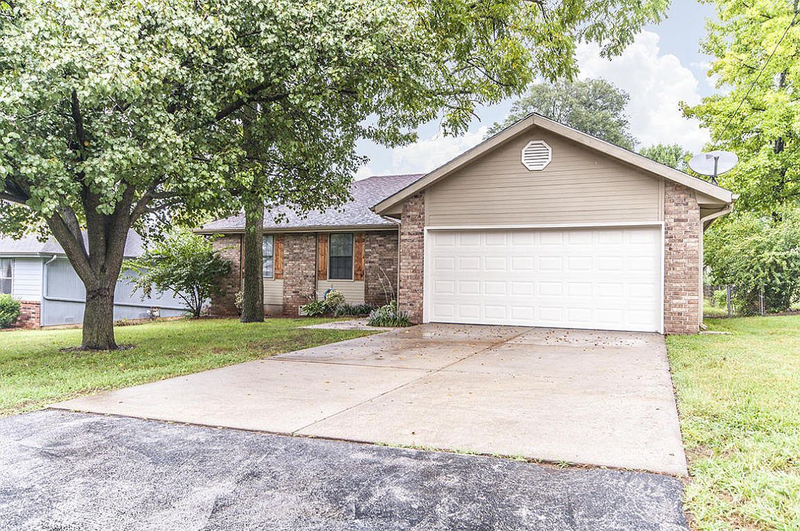 3003 E Chattanooga St, Springfield, MO 65804 | Zillow