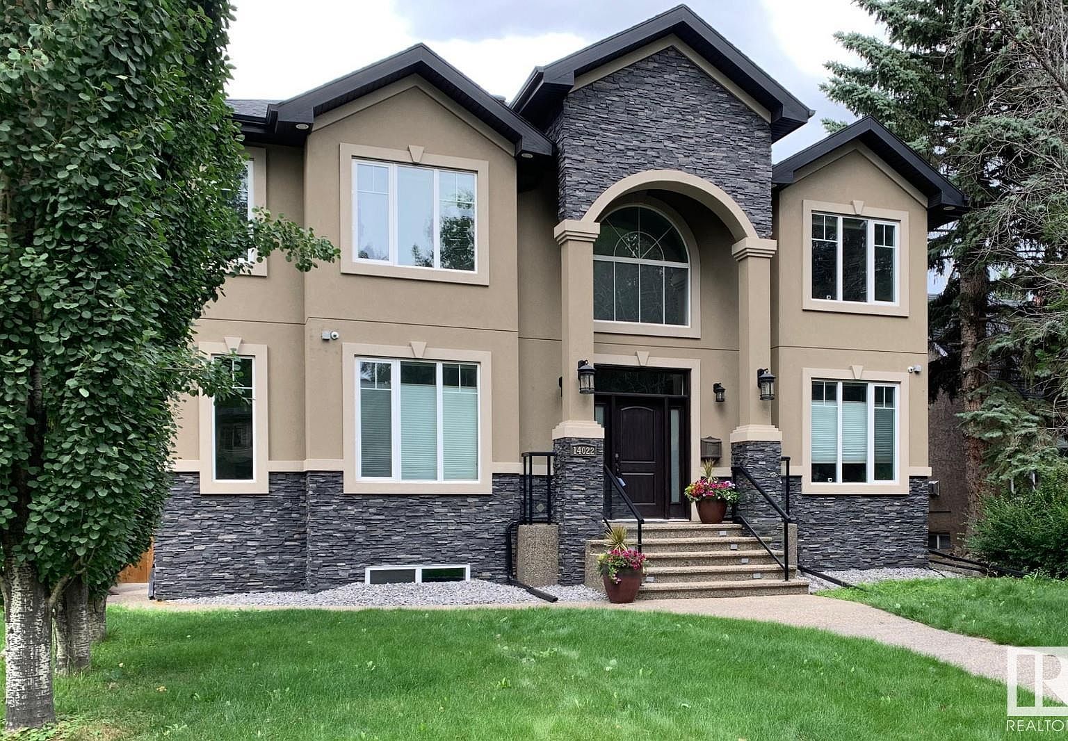 14022 105th Ave NW, Edmonton, AB T5N 0Y9 | MLS #E4384874 | Zillow