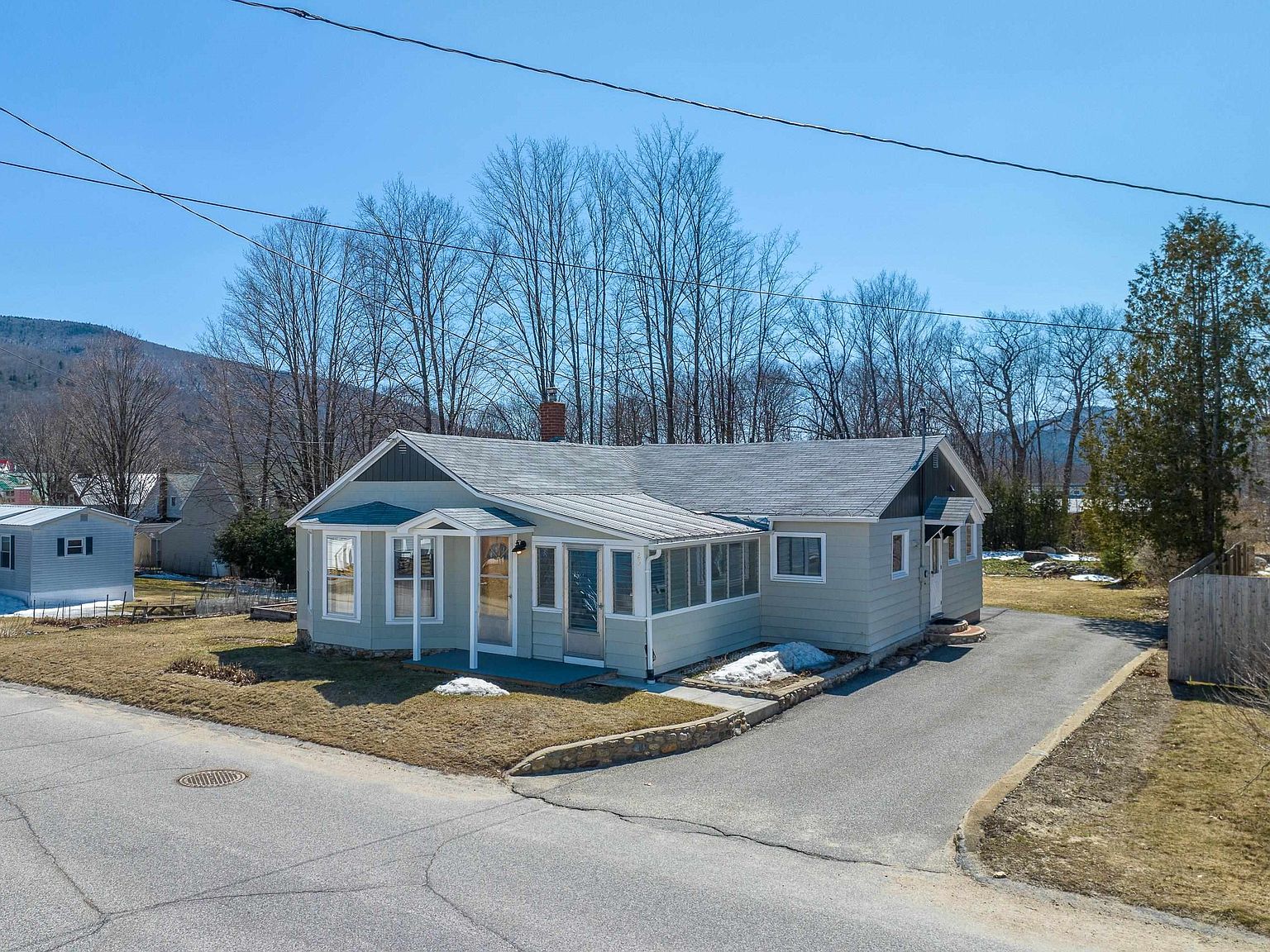 25 School Street, Lincoln, NH 03251 | Zillow
