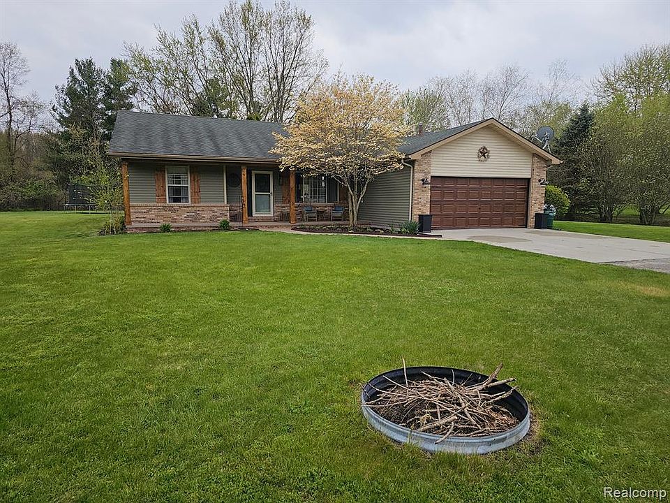 5765 Roberts Rd, Cottrellville, MI 48039 | Zillow