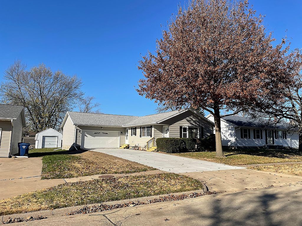 1344 Springdale Dr, Clinton, IA 52732 | Zillow