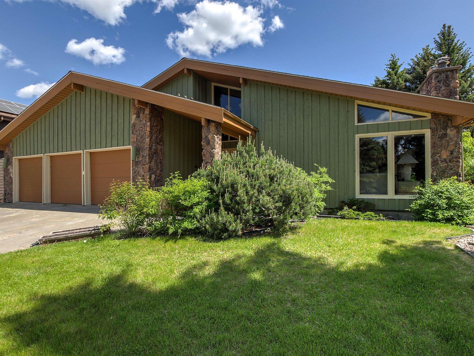 440 Lessard Dr NW, Edmonton, AB T6M 1A8 | MLS #E4392953 | Zillow