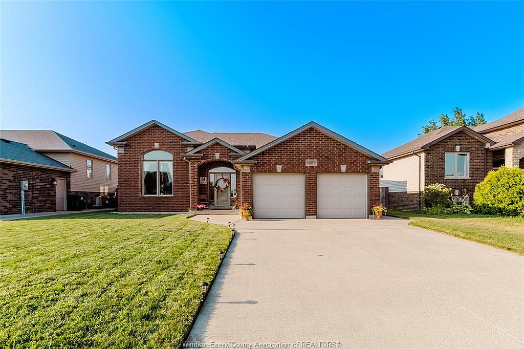 1429 Oakwood Ave, Lakeshore, ON N8L 0S4 | MLS #26000559 | Zillow