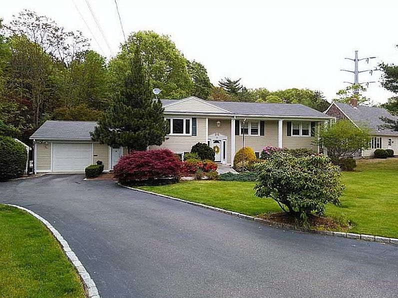 30 Naushon Ct, Pawtucket, RI 02861 | Zillow