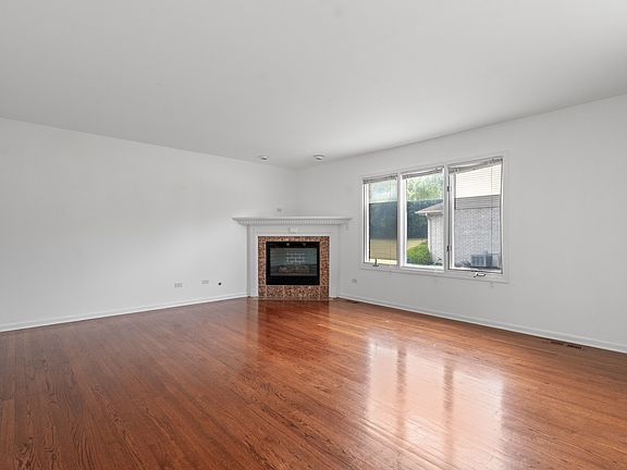 18600 Maple Ave, Country Club Hills, IL 60478 | MLS #12092980 | Zillow