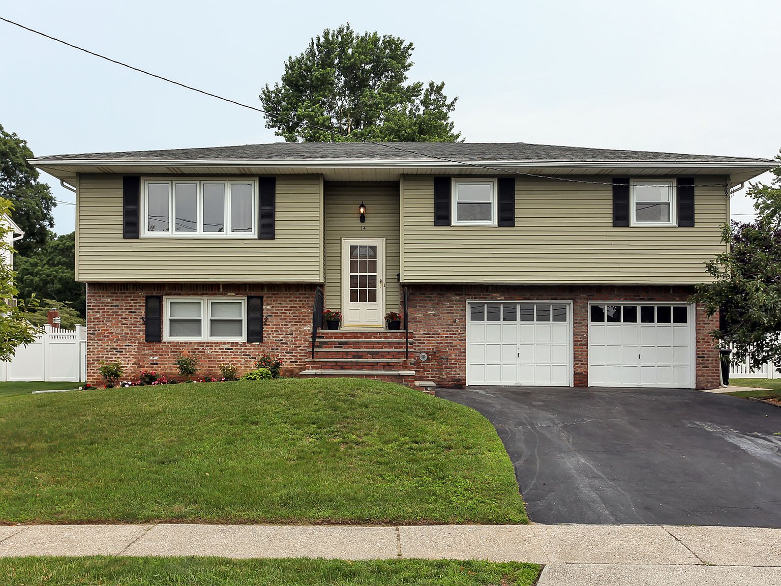14 Burnage Ln, Babylon, NY 11702 | Zillow