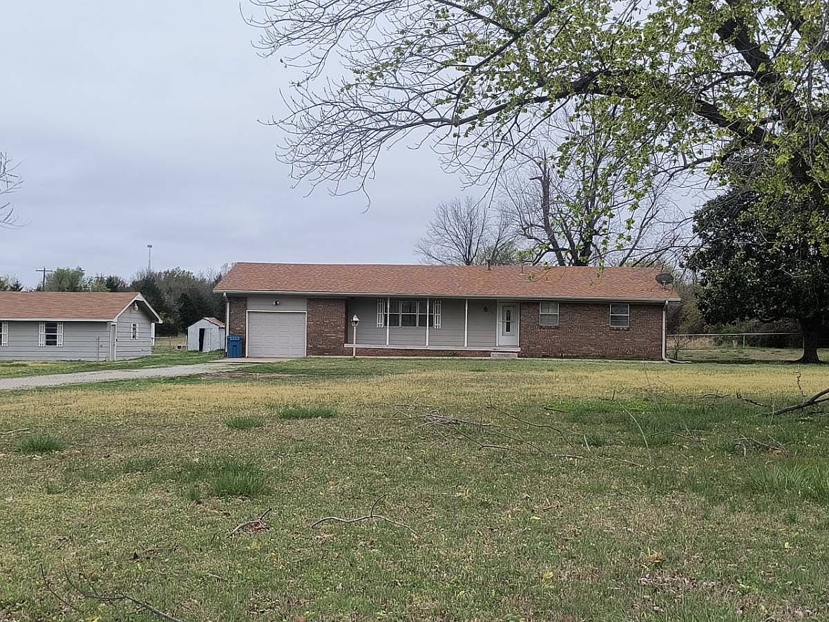 301 W Rogers St, Oilton, OK 74052 | Zillow