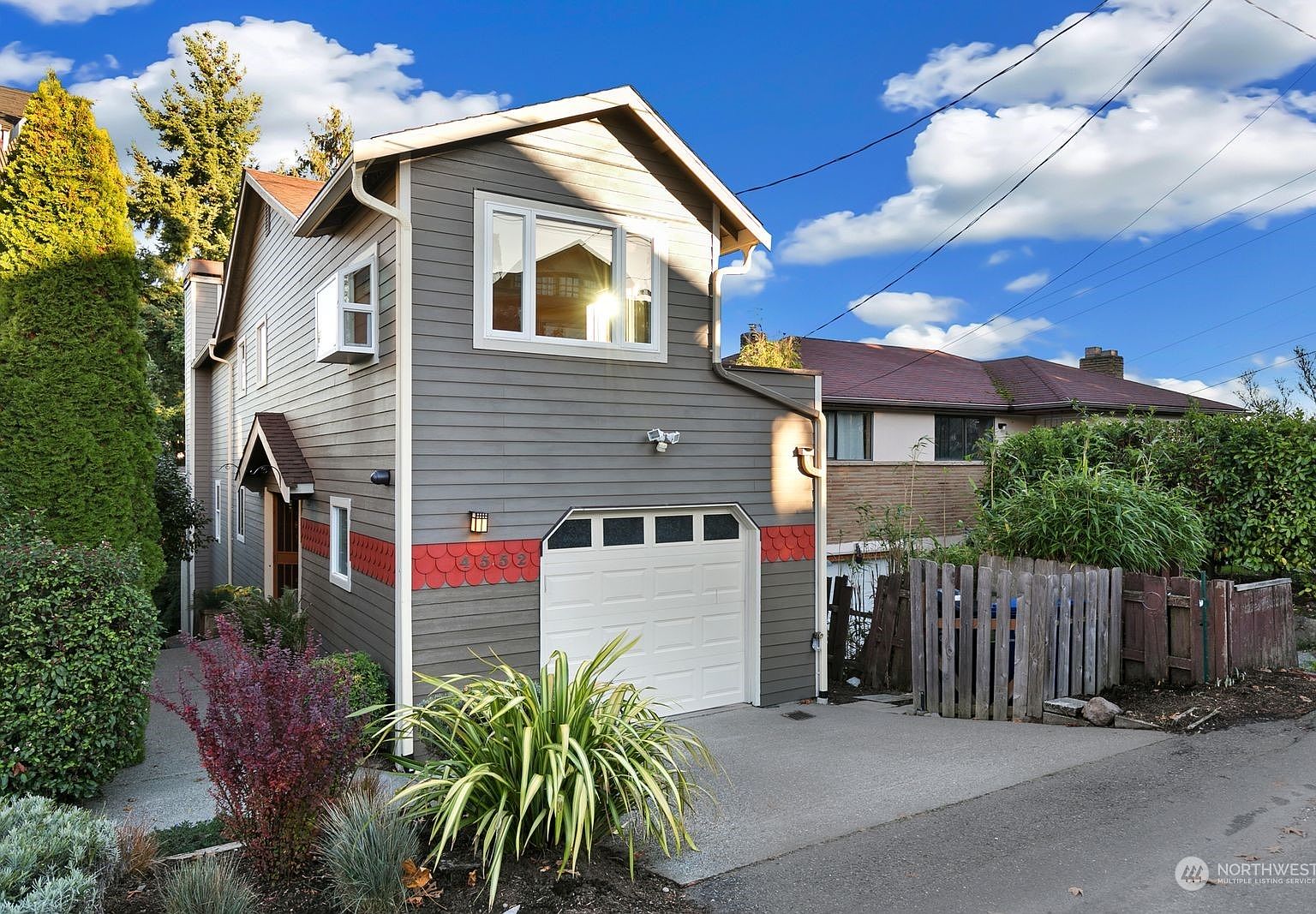 4552 51st Place SW, Seattle, WA 98116 | Zillow