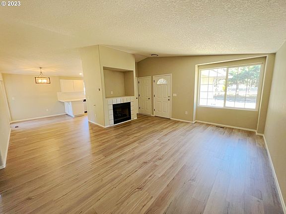 3921 SE 130th Ave, Portland, OR 97236 | MLS #23317516 | Zillow