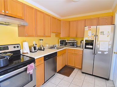 92 Hamden Ave APT 1, Waterbury, CT 06704 | Zillow