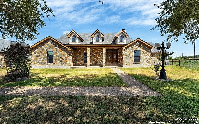 72 COUNTY ROAD 262, Falls City, TX 78113 | MLS #1706929 | Zillow