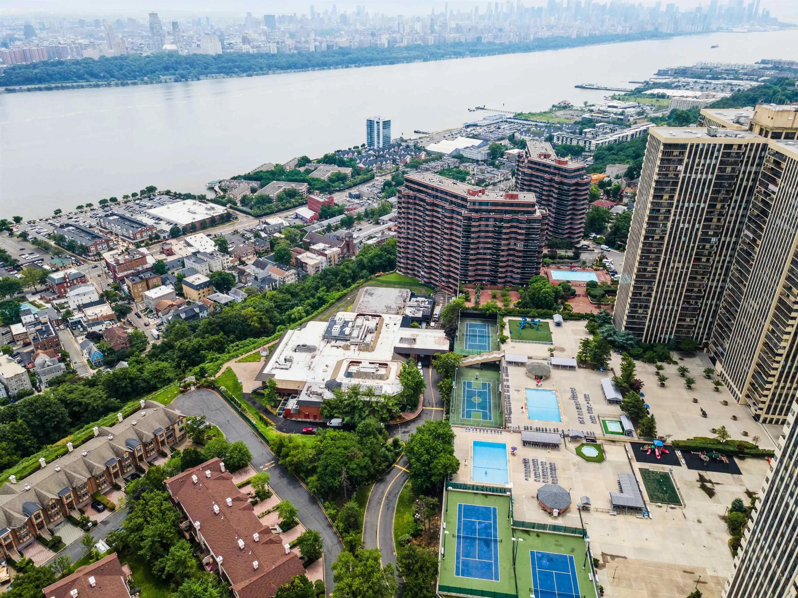 300 Winston Drive #C2617 in Cliffside Park, New Jersey | StreetEasy