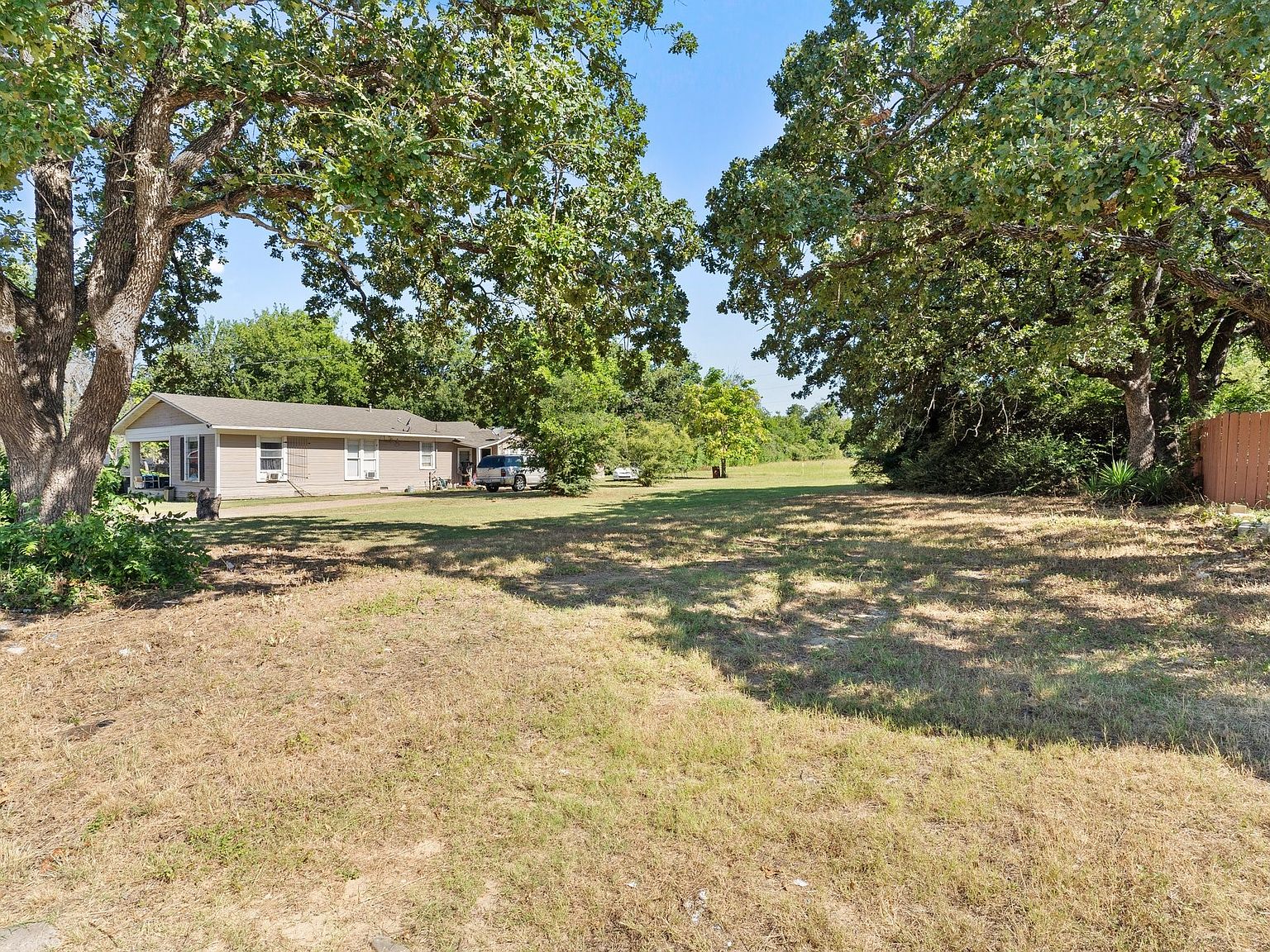 4817 Sunshine Dr, Fort Worth, TX 76105 | MLS #20673136 | Zillow