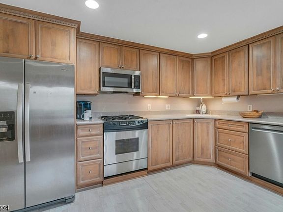 16 Debow Ter, Pompton Plains, NJ 07444 | Zillow