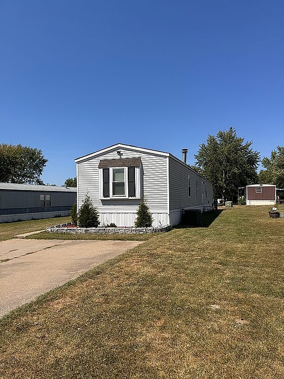 302 SE Birch St, Topeka, KS 66609 | Zillow