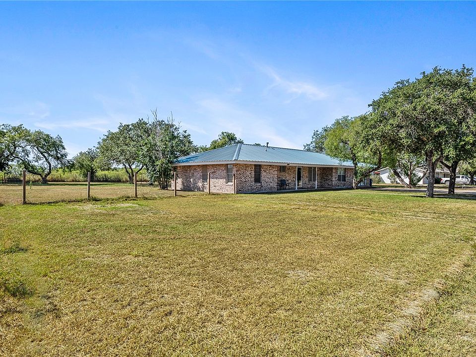 221 Texas St, Mathis, TX 78368 | MLS #421388 | Zillow