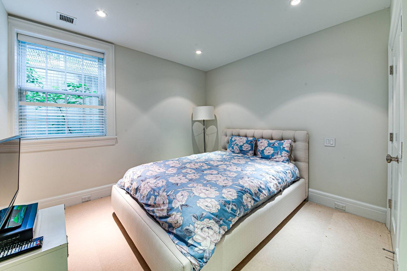 99 Fairfield Pond Ln in Sagaponack | Out East