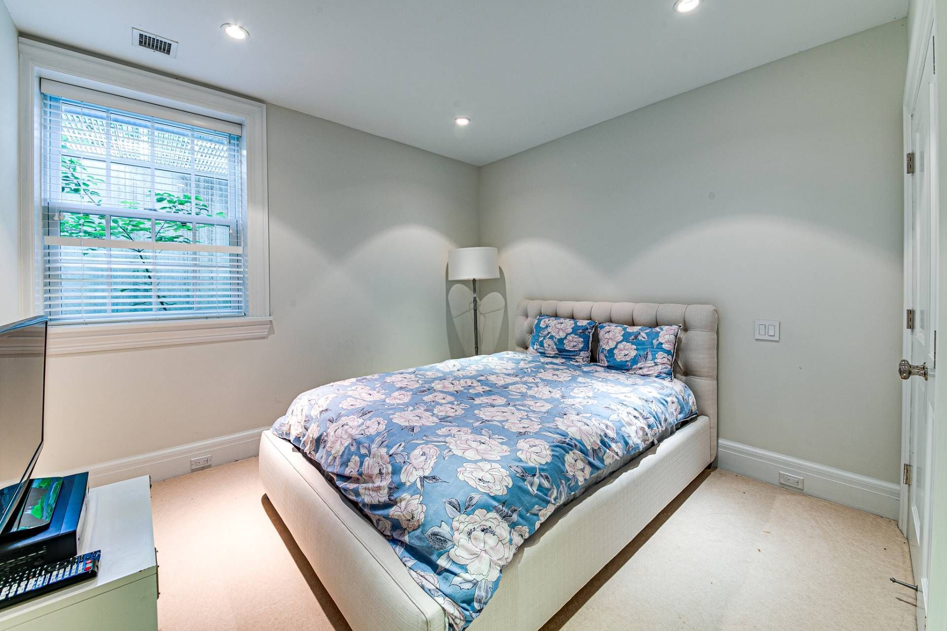 99 Fairfield Pond Ln in Sagaponack | Out East