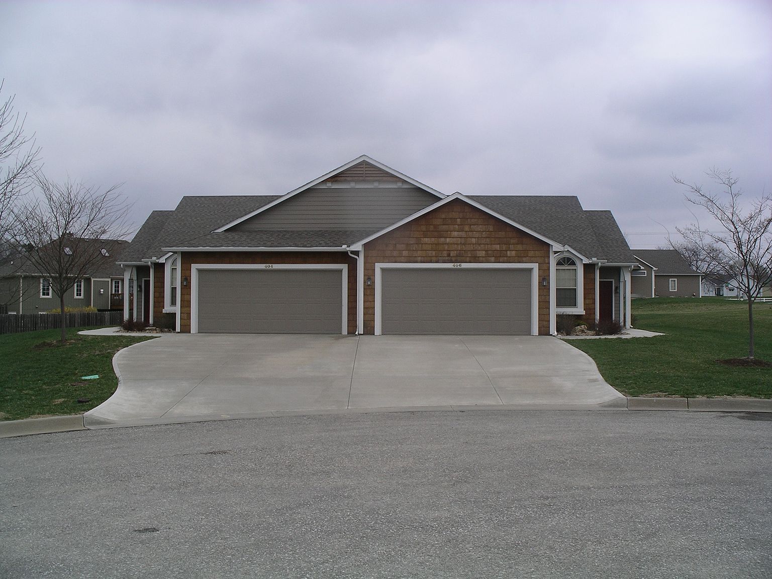 509-11 Oak Leaf Ct, Baldwin City, KS 66006 | Zillow
