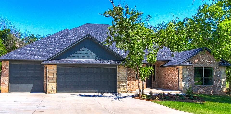 9070 Oak Tree Cir, Edmond, OK 73025 | MLS #1210001 | Zillow