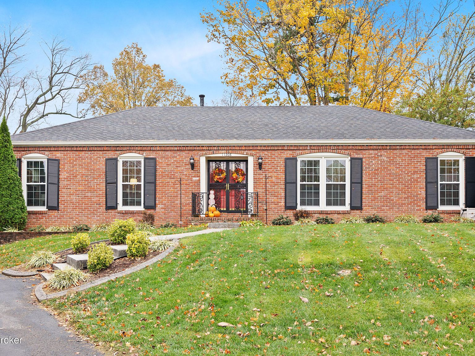 11208 Darlington Pl, Douglass Hills, KY 40243 | Zillow