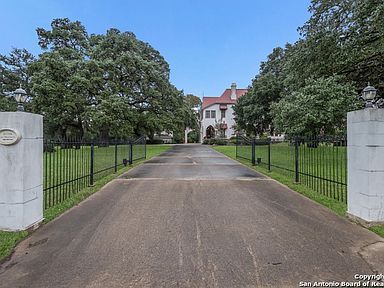 345 E Travis St, La Grange, TX 78945 | Zillow