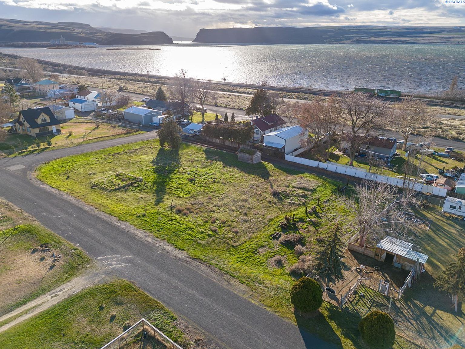 204 Douglas Way, Touchet, WA 99360 | Zillow