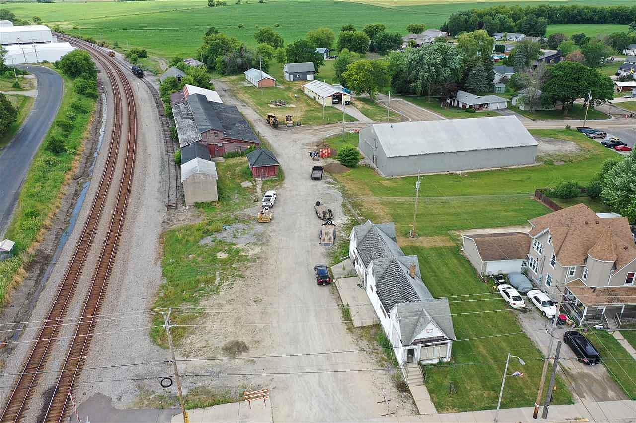 102 N Main St, Reeseville, WI 53579 | Zillow