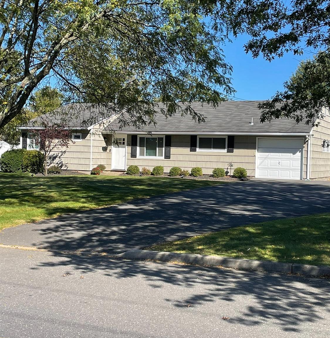 22 Cambridge Rd, Kendall Park, NJ 08824 | Zillow