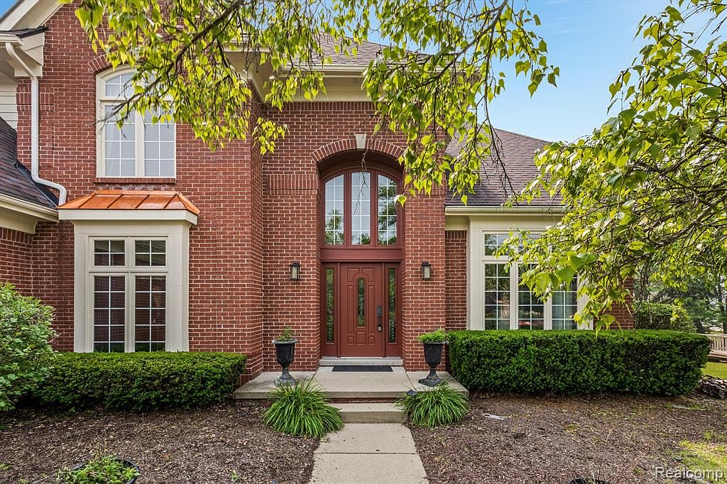 17447 Hilltop View Dr, Northville, MI 48168 | MLS #20230051974 | Zillow