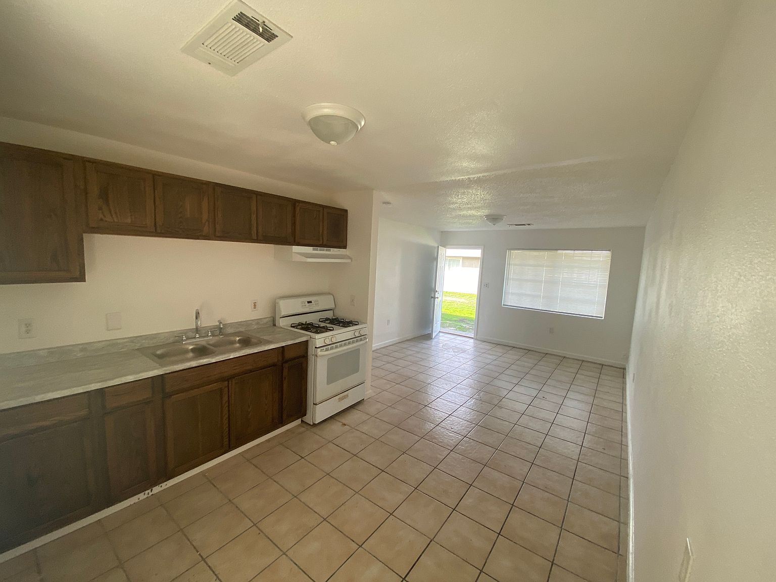 1012 Rodgers Rd APT 2, Hanford, CA 93230 | Zillow