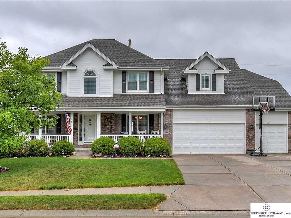 18724 Edna St, Omaha, NE 68136 | Zillow