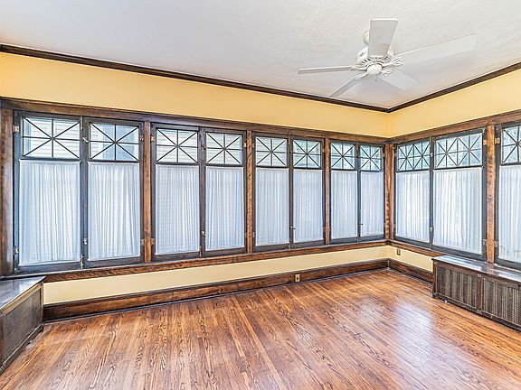 6733 N Newgard Ave, Chicago, IL 60626 | MLS #11856900 | Zillow