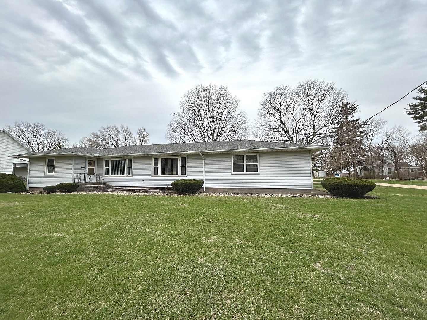 3898 E 739th Rd, Triumph, IL 61371 | Zillow