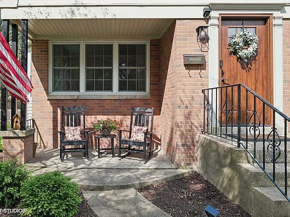 132 Iroquois Dr, Clarendon Hills, IL 60514 | MLS #12045813 | Zillow