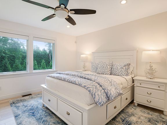 141 Middle Pond Rd, Southampton, NY 11968 | Zillow