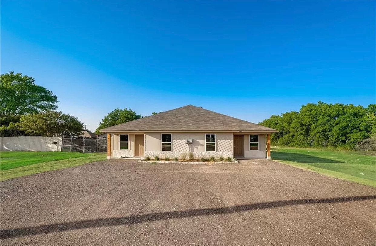 153 E Water, Milford, TX 76670 | Zillow