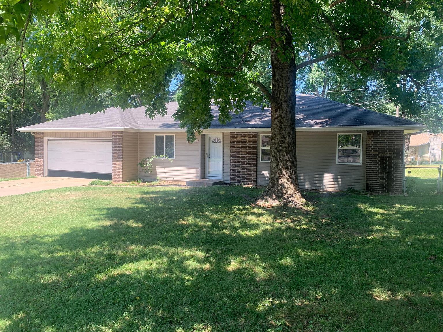 1213 W Primrose St, Springfield, MO 65807 | Zillow