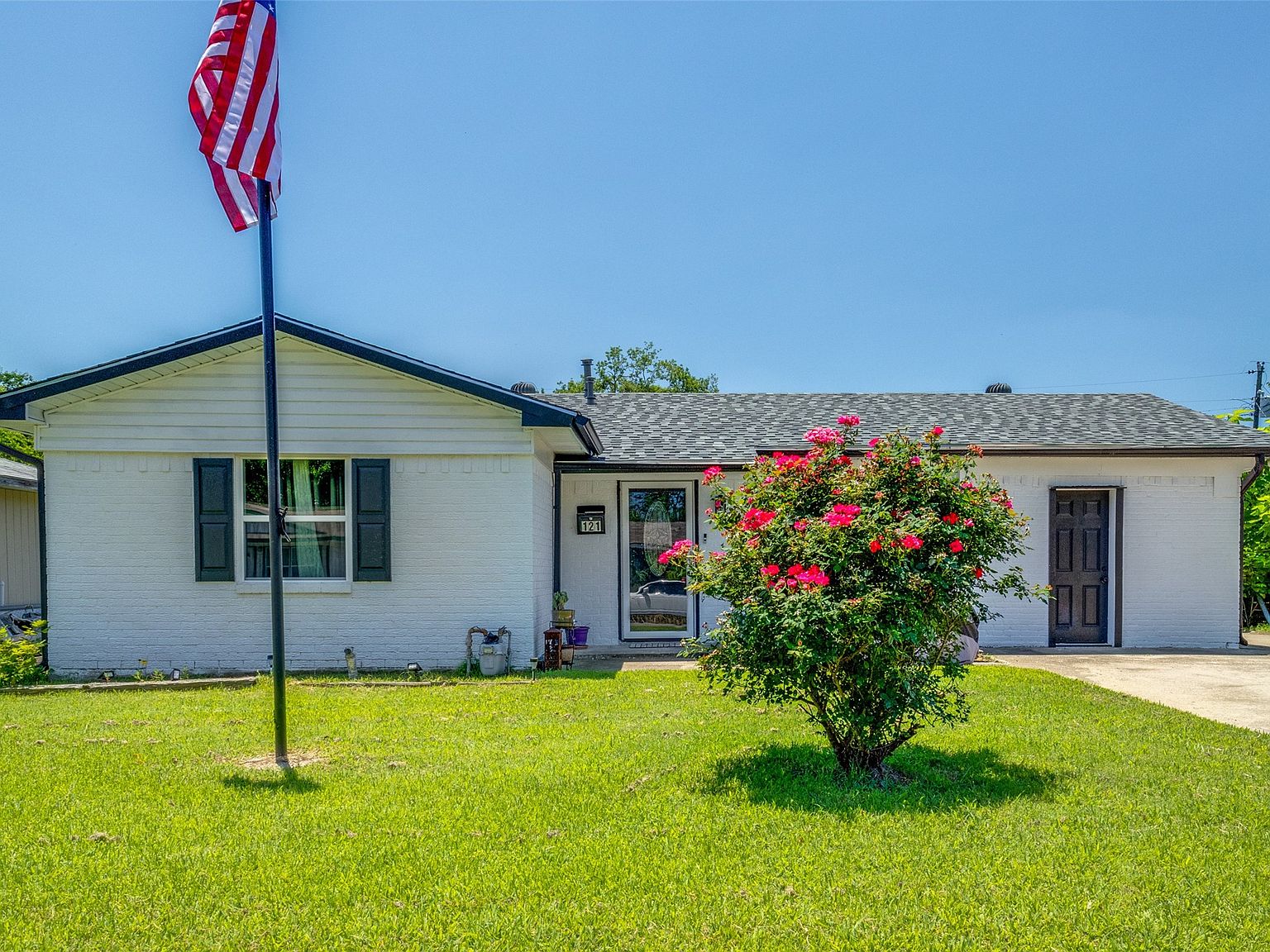 121 Leslie St, Bonham, TX 75418 | Zillow