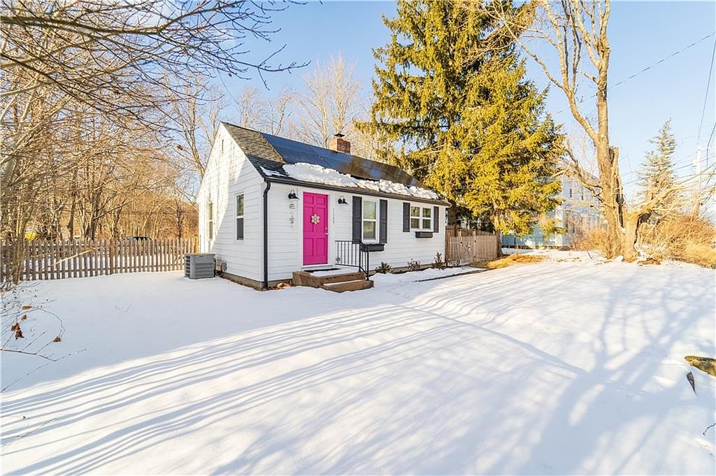 1089 Main St, Hope Valley, RI 02832 | Zillow