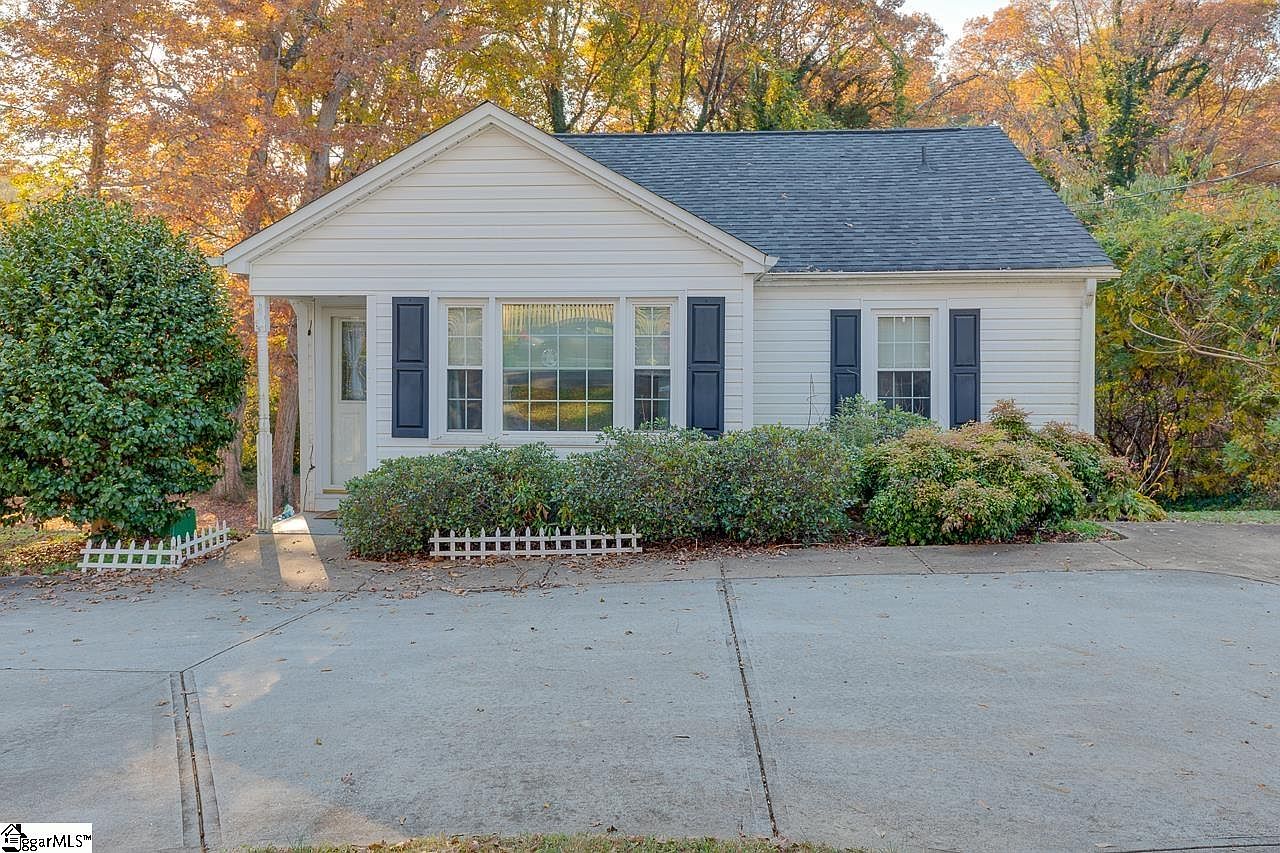 101 Oak Cir, Easley, SC 29640 | Zillow