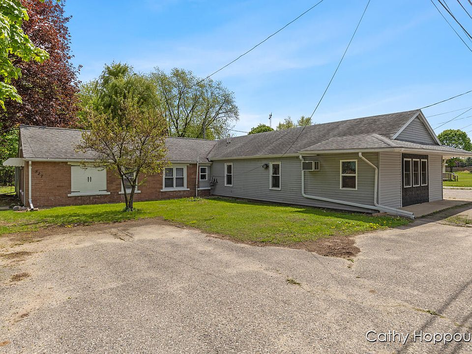 527 S 1st St, Edmore, MI 48829 | Zillow